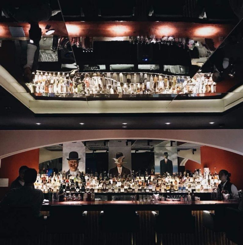 Review Rabbit Hole: Không gian đậm chất cổ điển và đương đại - shop bàn ...