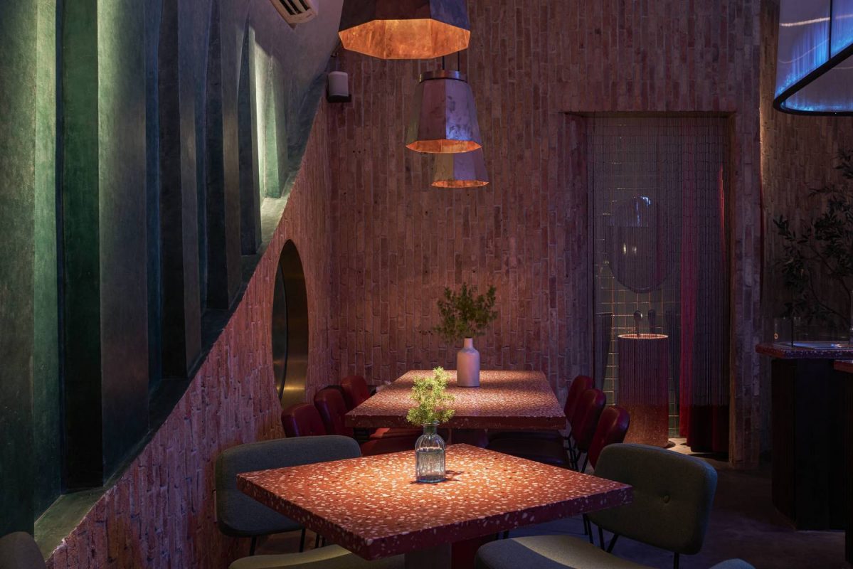 Thiết kế Okkio Cafe hoài niệm và đậm chất điện ảnh - shop bàn ghế nhà hàng